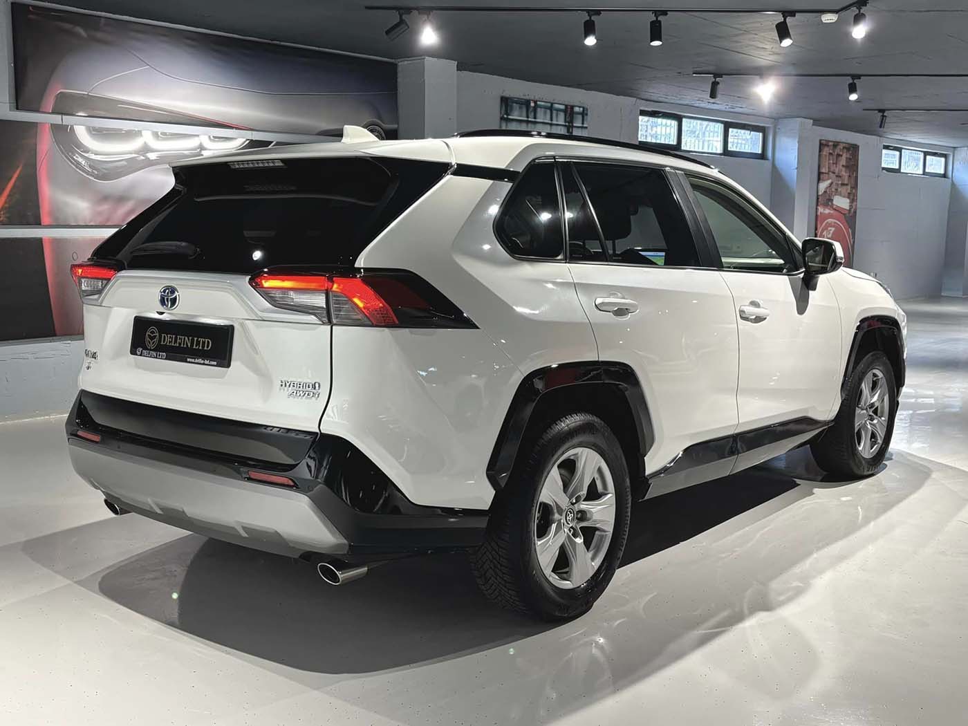 Toyota RAV 4 – 2.5 Hybrid 4×4 – Delfin Auto Ltd